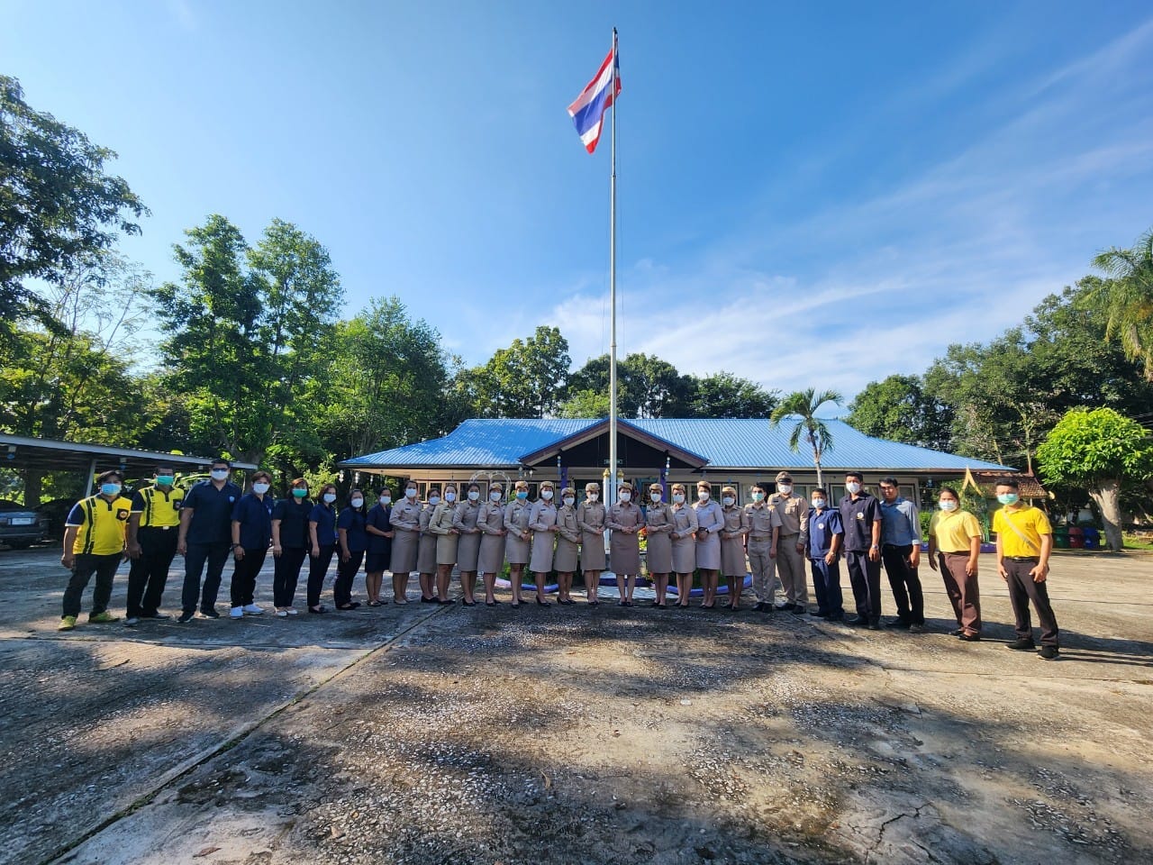 สำนักงาน กศน.จังหวัดกำแพงเพชร จัดกิจกรรมเนื่องในวันพระราชทานธงชาติไทย ...